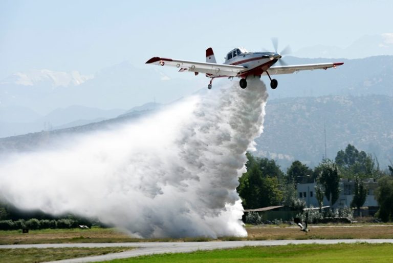CONAF prepara coordinadores aéreos para el combate de incendios ...